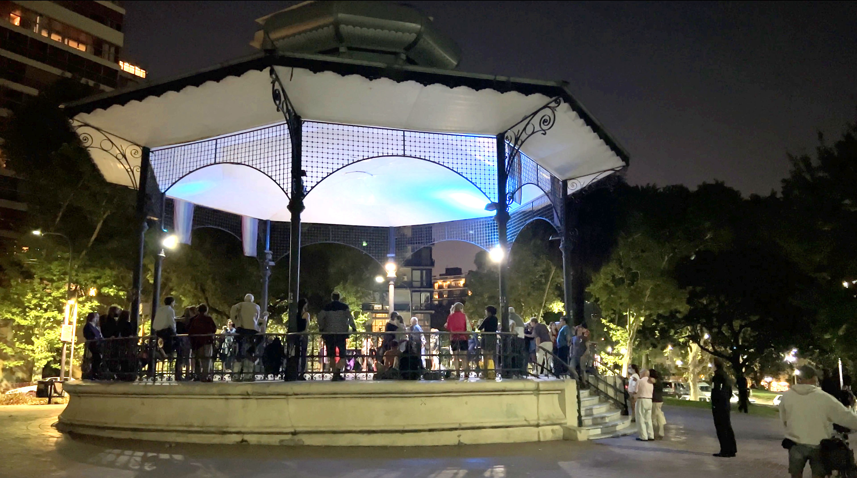 La Glorieta de Belgrano, with accidental gelato | ben lovejoy